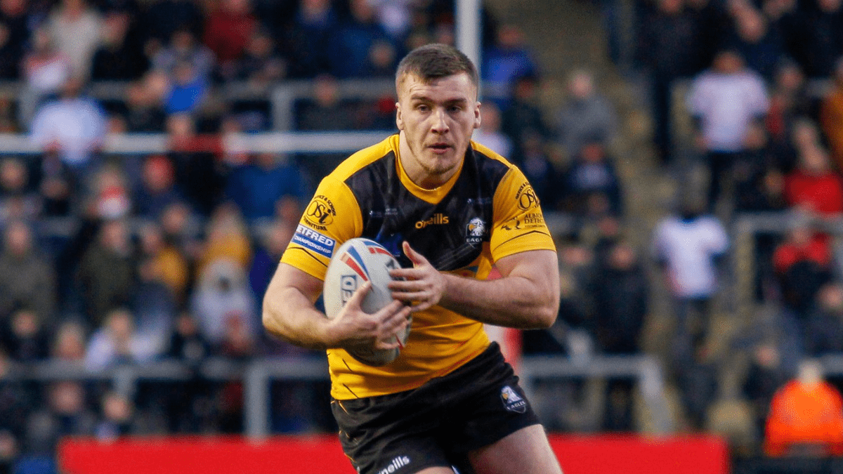 Paddy Burns signs for Thunder